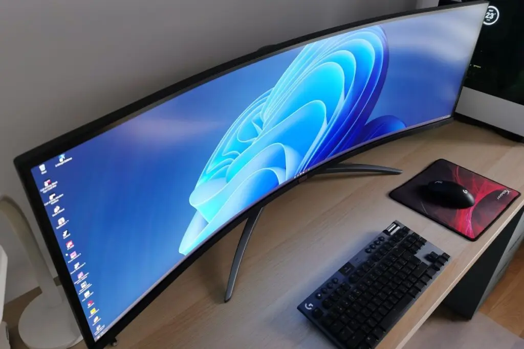 Dwa monitory do komputera - czy warto? Jak podłączyć dwa monitory do ...